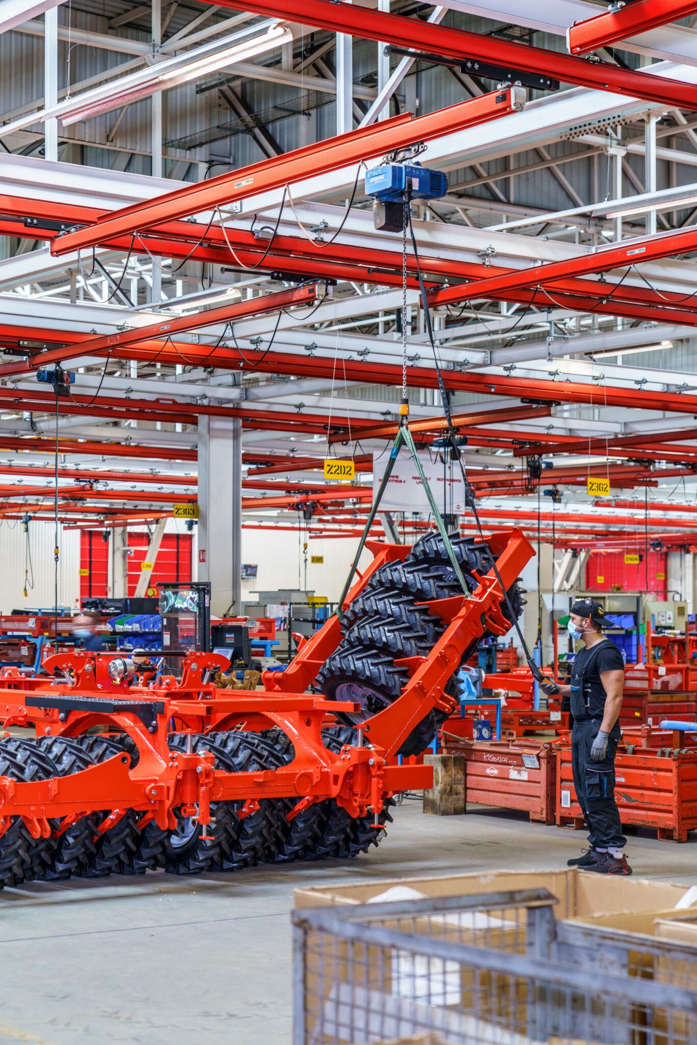 light lifting equipment for auto OEMs | Demag Cranes