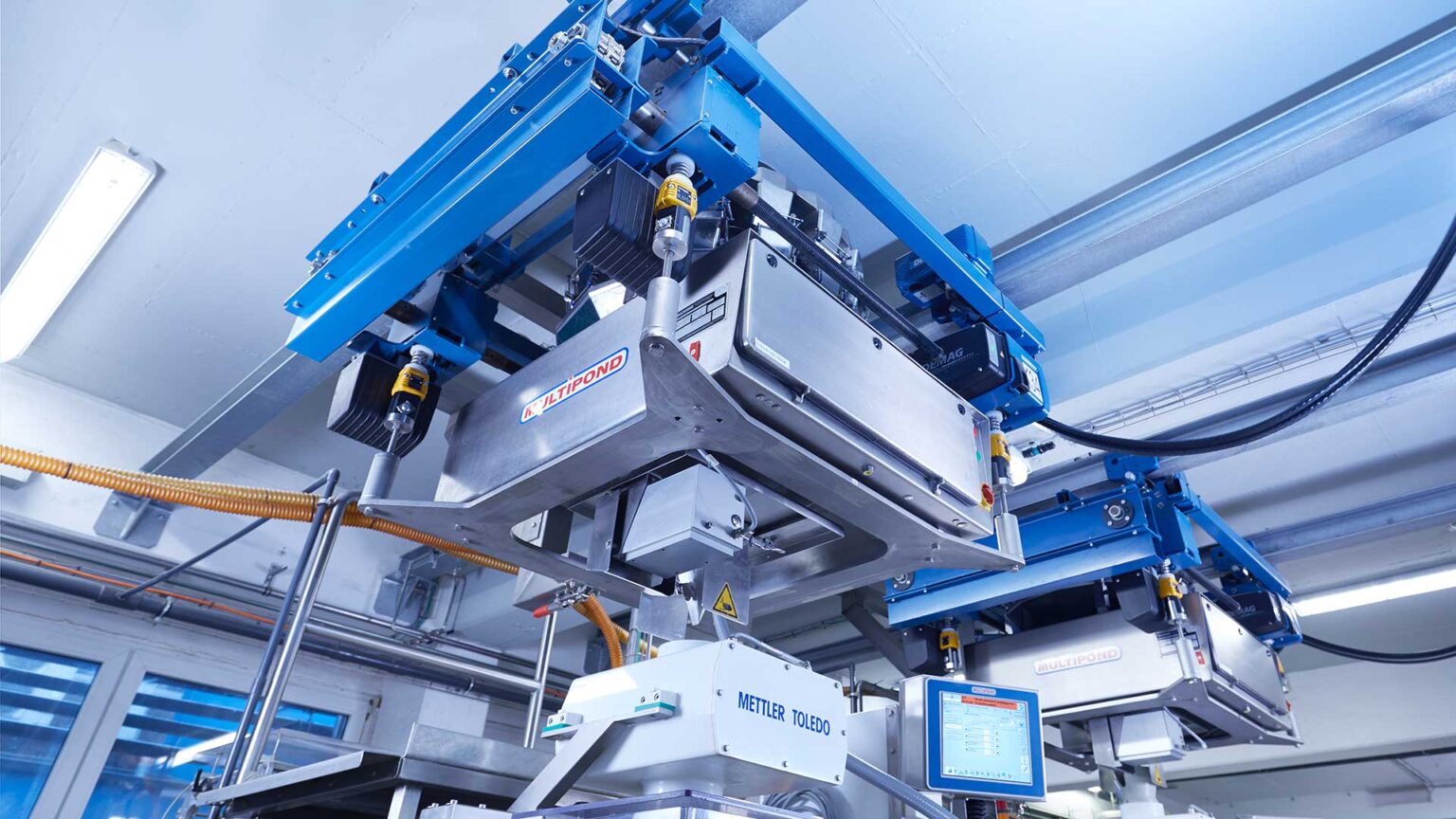 Lifting Loads with Two Hooks- Synchronized Lifting Solutions